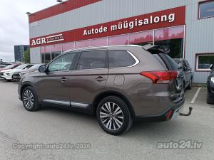 Brown Mitsubishi Outlander 2019 in Tallinn, with an engine capacity of 2.00 L and mileage of 151 thousand km for 15990 €, photo 3 on AUTOMOTO.COM.LV