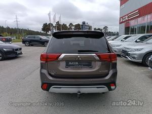 Brown Mitsubishi Outlander 2019 in Tallinn, with an engine capacity of 2.00 L and mileage of 151 thousand km for 15990 €, photo 5 on AUTOMOTO.COM.LV