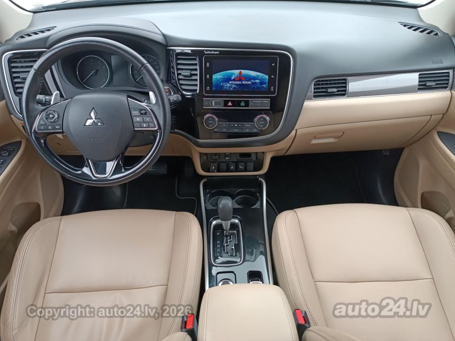 Brown Mitsubishi Outlander 2019 in Tallinn, with an engine capacity of 2.00 L and mileage of 151 thousand km for 15990 €, photo 6 on AUTOMOTO.COM.LV