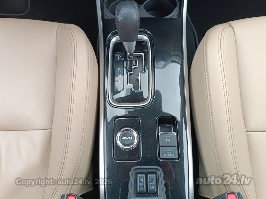 Brown Mitsubishi Outlander 2019 in Tallinn, with an engine capacity of 2.00 L and mileage of 151 thousand km for 15990 €, photo 7 on AUTOMOTO.COM.LV