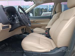 Brown Mitsubishi Outlander 2019 in Tallinn, with an engine capacity of 2.00 L and mileage of 151 thousand km for 15990 €, photo 8 on AUTOMOTO.COM.LV
