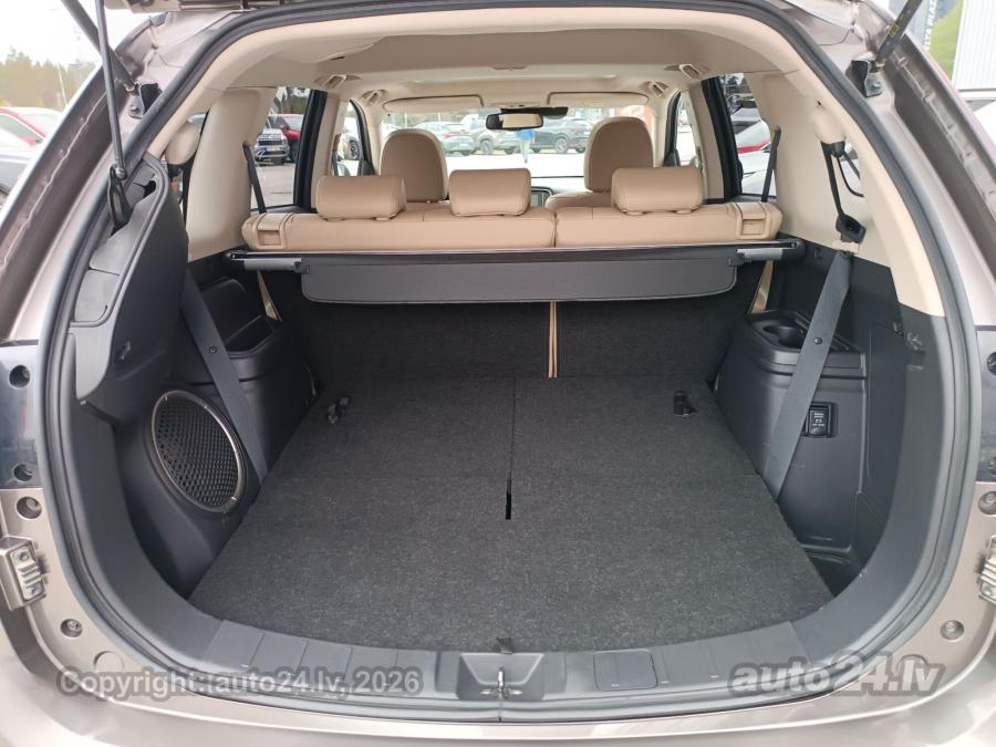 Brown Mitsubishi Outlander 2019 in Tallinn, with an engine capacity of 2.00 L and mileage of 151 thousand km for 15990 €, photo 12 on AUTOMOTO.COM.LV