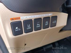 Brown Mitsubishi Outlander 2019 in Tallinn, with an engine capacity of 2.00 L and mileage of 151 thousand km for 15990 €, photo 16 on AUTOMOTO.COM.LV