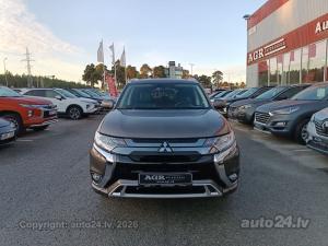 Brown Mitsubishi Outlander 2020 in Tallinn, with an engine capacity of 2.40 L and mileage of 61 thousand km for 21900 €, photo 3 on AUTOMOTO.COM.LV
