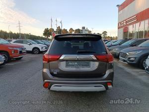 Brown Mitsubishi Outlander 2020 in Tallinn, with an engine capacity of 2.40 L and mileage of 61 thousand km for 21900 €, photo 4 on AUTOMOTO.COM.LV