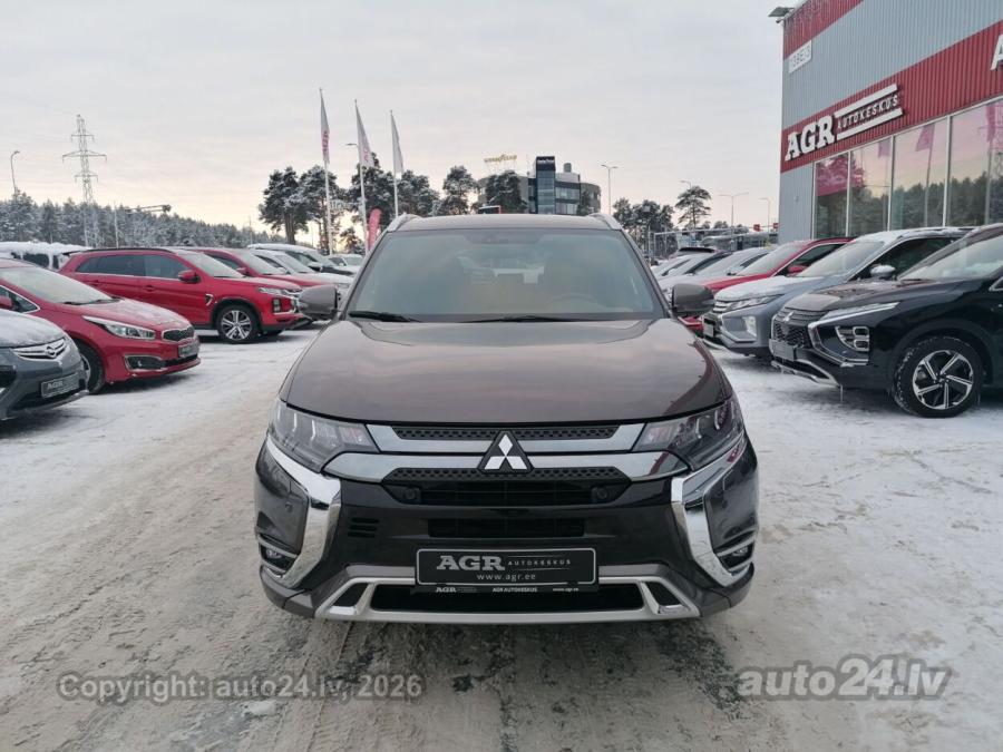 Brown Mitsubishi Outlander 2021 in Tallinn, with an engine capacity of 2.40 L and mileage of 83 thousand km for 26900 €, photo 3 on AUTOMOTO.COM.LV