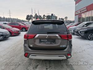 Brown Mitsubishi Outlander 2021 in Tallinn, with an engine capacity of 2.40 L and mileage of 83 thousand km for 26900 €, photo 4 on AUTOMOTO.COM.LV