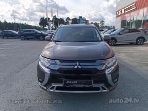 Brown Mitsubishi Outlander 2021 in Tallinn, with an engine capacity of 2.40 L and mileage of 69 thousand km for 21890 €, photo 4 on AUTOMOTO.COM.LV