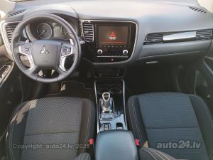 Brown Mitsubishi Outlander 2021 in Tallinn, with an engine capacity of 2.40 L and mileage of 69 thousand km for 21890 €, photo 6 on AUTOMOTO.COM.LV