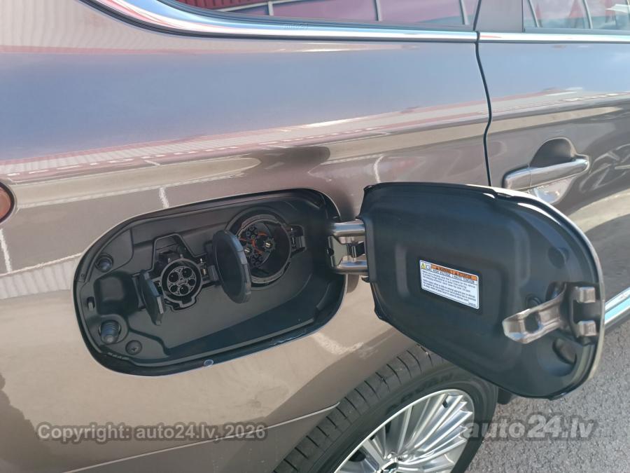 Brown Mitsubishi Outlander 2021 in Tallinn, with an engine capacity of 2.40 L and mileage of 69 thousand km for 21890 €, photo 12 on AUTOMOTO.COM.LV