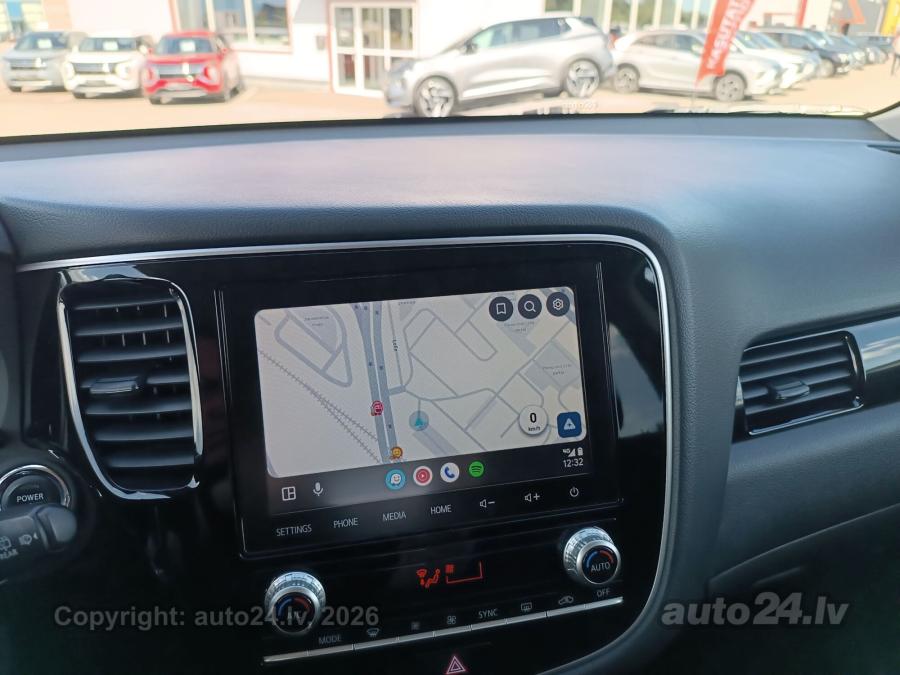 Brown Mitsubishi Outlander 2021 in Tallinn, with an engine capacity of 2.40 L and mileage of 69 thousand km for 21890 €, photo 16 on AUTOMOTO.COM.LV