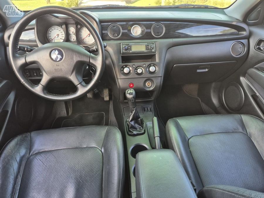 Mitsubishi Outlander 2004 in Alytus, with an engine capacity of 2.00 L and mileage of 297 thousand km for 2250 €, photo 6 on AUTOMOTO.COM.LV