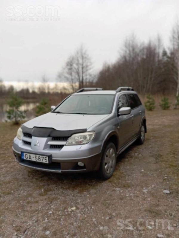 Mitsubishi Outlander 2006 Liepāja, ar dzinēja tilpumu 2.40 L un nobraukumu 213 tūkst. km par 900 €, foto 2 vietnē AUTOMOTO.COM.LV