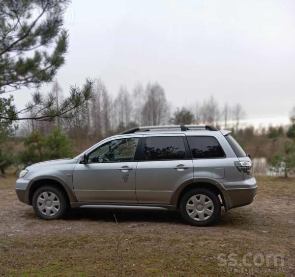 Mitsubishi Outlander 2006 Liepāja, ar dzinēja tilpumu 2.40 L un nobraukumu 213 tūkst. km par 900 €, foto 3 vietnē AUTOMOTO.COM.LV