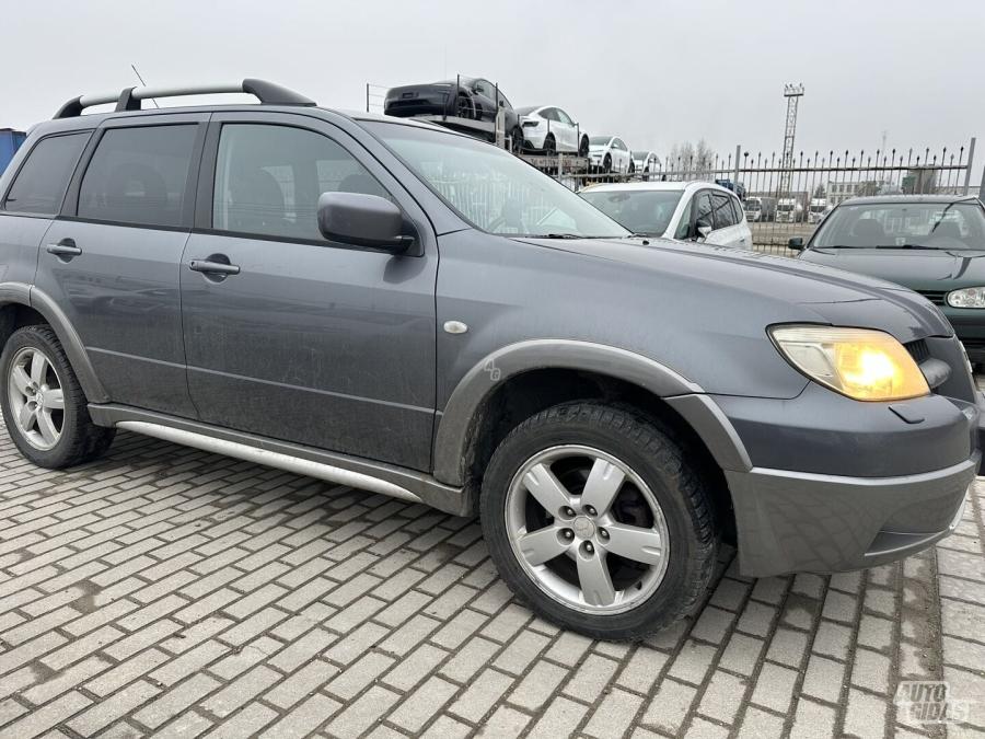 Mitsubishi Outlander 2006 Marijampole, ar dzinēja tilpumu 2.40 L un nobraukumu 215 tūkst. km par 1150 €, foto 2 vietnē AUTOMOTO.COM.LV