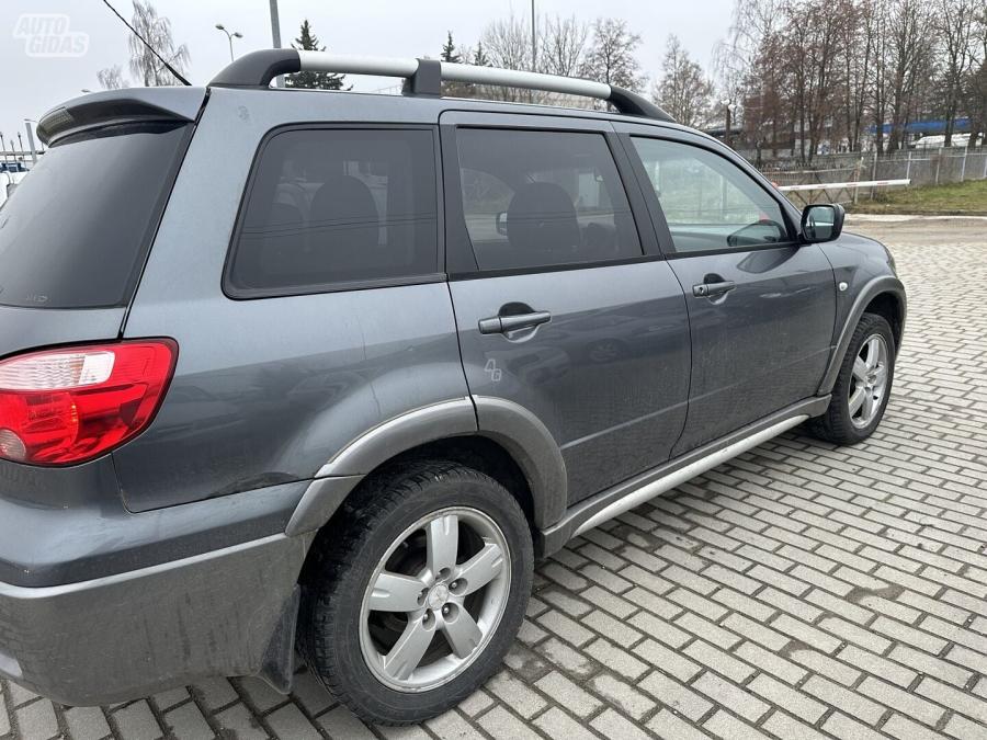 Mitsubishi Outlander 2006 Marijampole, ar dzinēja tilpumu 2.40 L un nobraukumu 215 tūkst. km par 1150 €, foto 5 vietnē AUTOMOTO.COM.LV