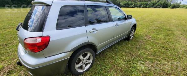Mitsubishi Outlander 2007 in Jelgava, with an engine capacity of 2.00 L and mileage of 359 thousand km for 1490 €, photo 1 on AUTOMOTO.COM.LV