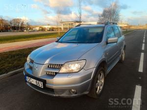 Mitsubishi Outlander 2007 Liepāja, ar dzinēja tilpumu 2.40 L un nobraukumu 372 tūkst. km par 1390 €, foto  vietnē AUTOMOTO.COM.LV
