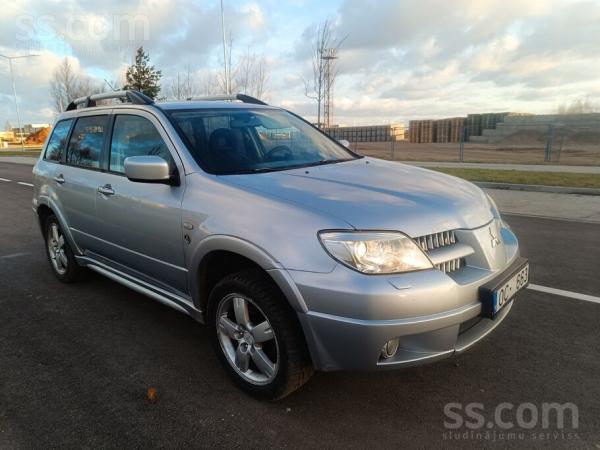 Mitsubishi Outlander 2007 in Liepaja, with an engine capacity of 2.40 L and mileage of 372 thousand km for 1390 €, photo 3 on AUTOMOTO.COM.LV