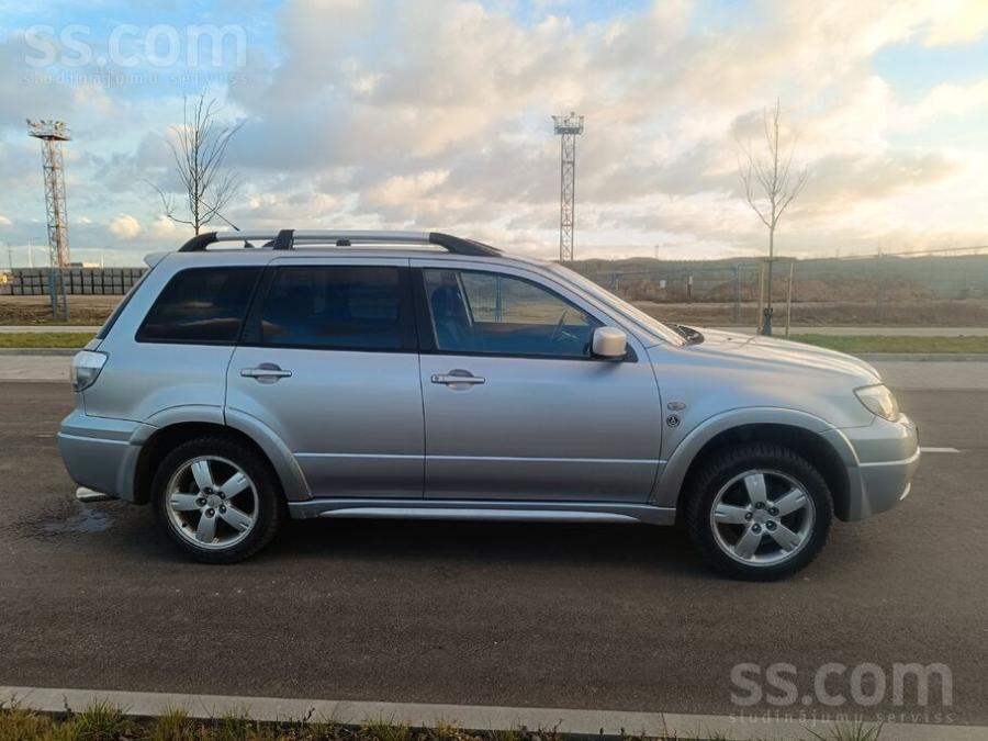 Mitsubishi Outlander 2007 Liepāja, ar dzinēja tilpumu 2.40 L un nobraukumu 372 tūkst. km par 1390 €, foto 5 vietnē AUTOMOTO.COM.LV