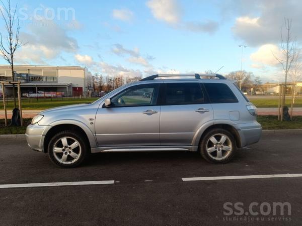 Mitsubishi Outlander 2007 in Liepaja, with an engine capacity of 2.40 L and mileage of 372 thousand km for 1390 €, photo 6 on AUTOMOTO.COM.LV