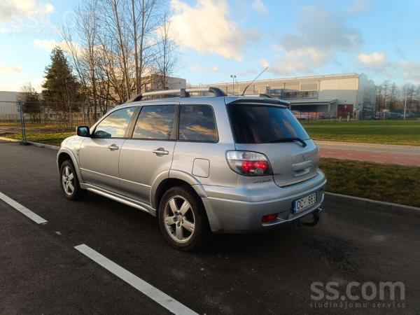 Mitsubishi Outlander 2007 in Liepaja, with an engine capacity of 2.40 L and mileage of 372 thousand km for 1390 €, photo 10 on AUTOMOTO.COM.LV
