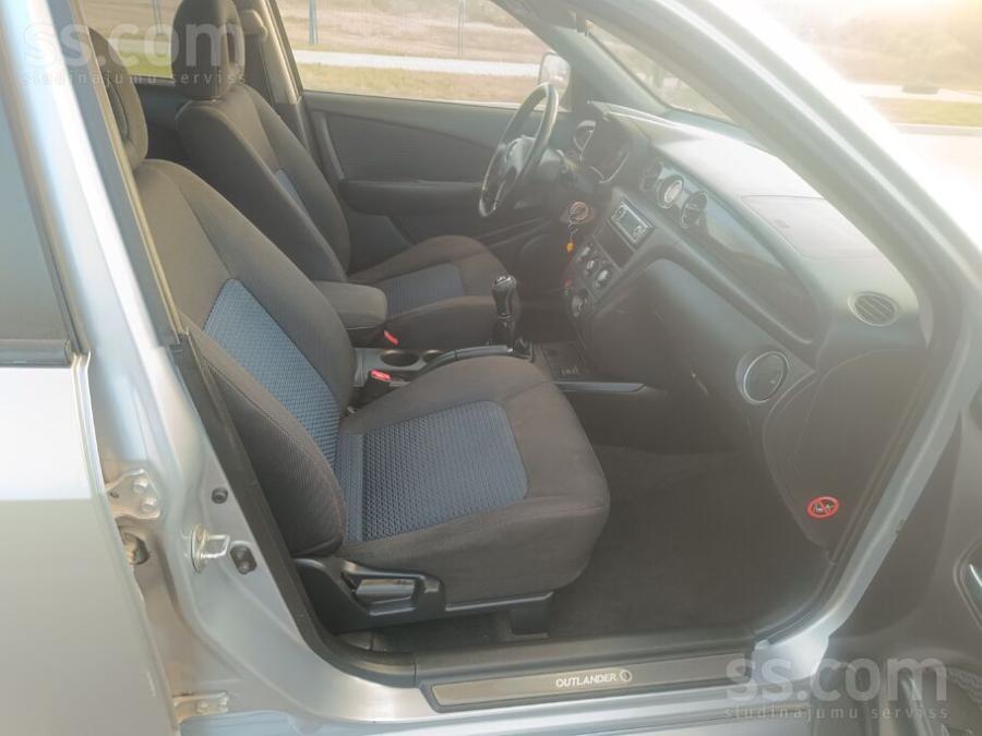 Mitsubishi Outlander 2007 Liepāja, ar dzinēja tilpumu 2.40 L un nobraukumu 372 tūkst. km par 1390 €, foto 23 vietnē AUTOMOTO.COM.LV