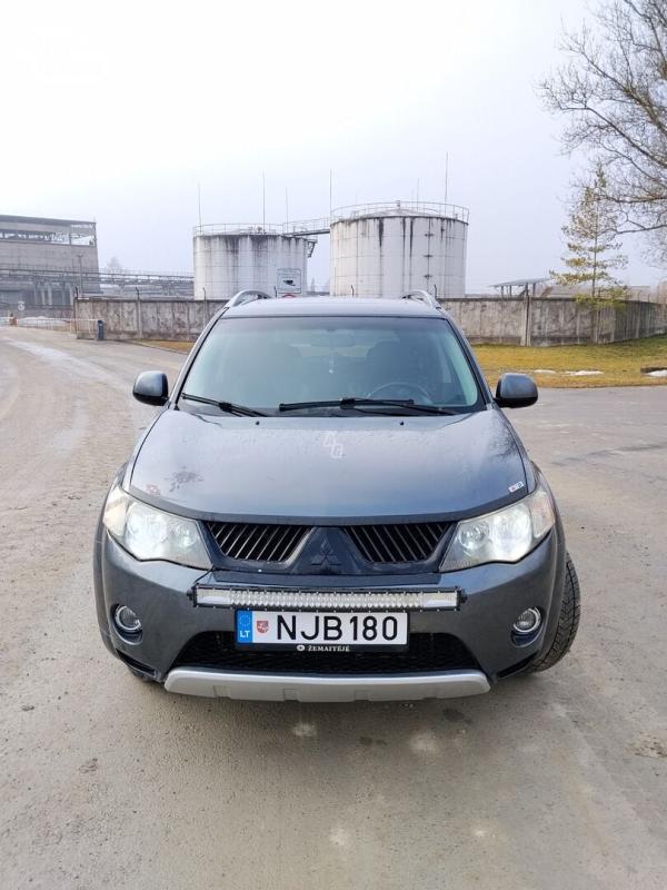 Mitsubishi Outlander 2007 in Naujoji Akmene, with an engine capacity of 3.00 L and mileage of 265 thousand km for 2900 €, photo 4 on AUTOMOTO.COM.LV