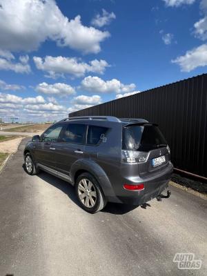 Mitsubishi Outlander 2007 in Marijampole, with an engine capacity of 2.00 L and mileage of 310 thousand km for 2900 €, photo 5 on AUTOMOTO.COM.LV