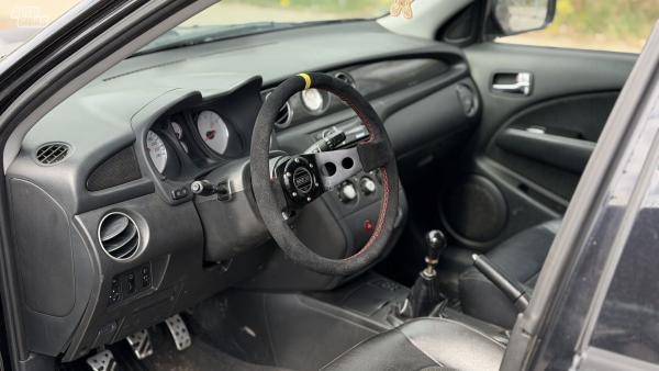 Mitsubishi Outlander 2007 Viļņa, ar dzinēja tilpumu 2.00 L un nobraukumu 333 tūkst. km par 9000 €, foto 10 vietnē AUTOMOTO.COM.LV