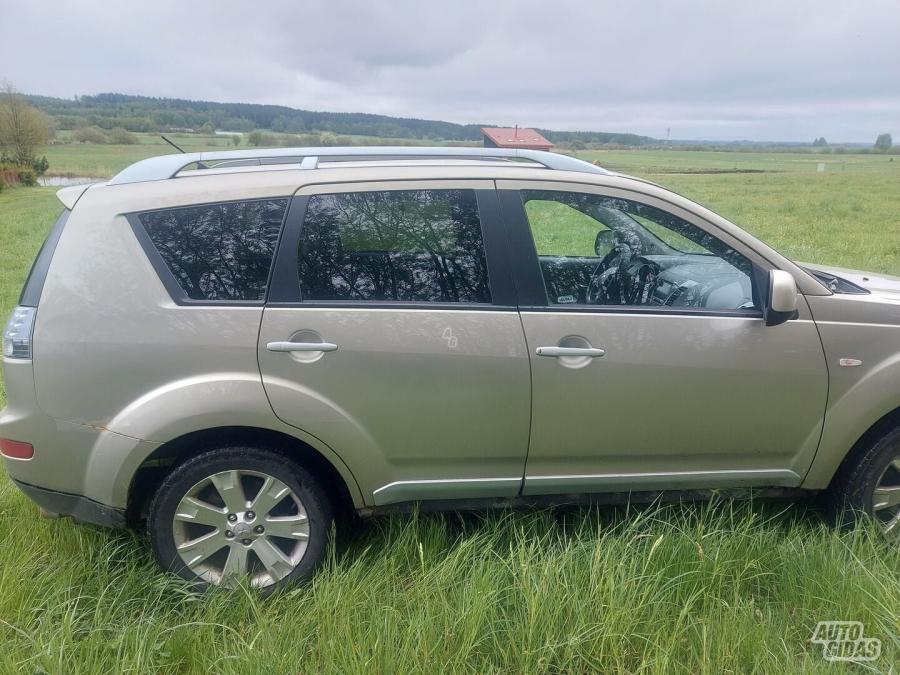 Mitsubishi Outlander 2007 in Kaisiadorys, with an engine capacity of 2.00 L and mileage of 371 thousand km for 1000 €, photo 8 on AUTOMOTO.COM.LV