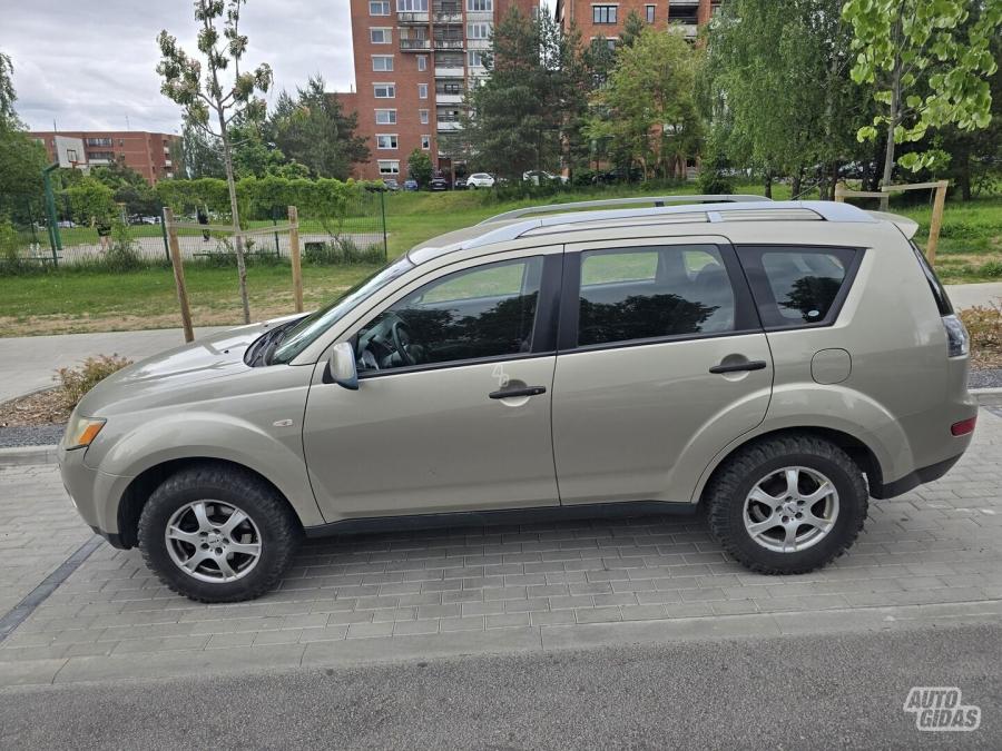 Mitsubishi Outlander 2007 in Vilnius, with an engine capacity of 2.40 L and mileage of 250 thousand km for 2500 €, photo 4 on AUTOMOTO.COM.LV