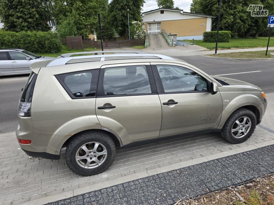 Mitsubishi Outlander 2007 in Vilnius, with an engine capacity of 2.40 L and mileage of 250 thousand km for 2500 €, photo 6 on AUTOMOTO.COM.LV