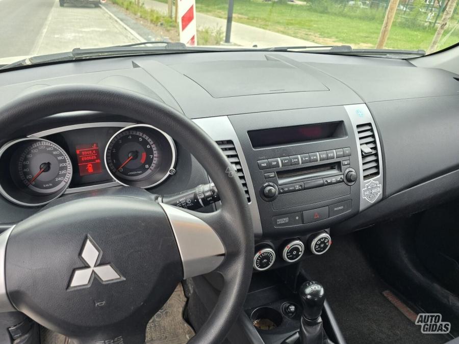 Mitsubishi Outlander 2007 in Vilnius, with an engine capacity of 2.40 L and mileage of 250 thousand km for 2500 €, photo 9 on AUTOMOTO.COM.LV