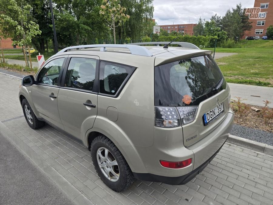 Mitsubishi Outlander 2007 in Vilnius, with an engine capacity of 2.40 L and mileage of 250 thousand km for 2500 €, photo 5 on AUTOMOTO.COM.LV