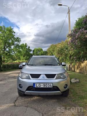 Mitsubishi Outlander 2007 in Riga, with an engine capacity of 2.20 L and mileage of 342 thousand km for 3400 €, photo 3 on AUTOMOTO.COM.LV