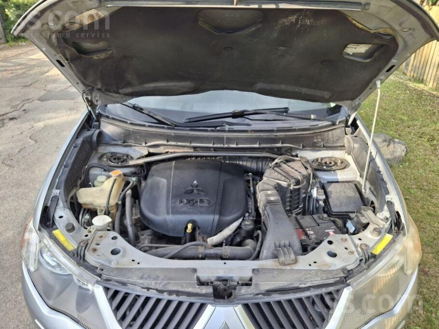 Mitsubishi Outlander 2007 in Riga, with an engine capacity of 2.20 L and mileage of 342 thousand km for 3400 €, photo 9 on AUTOMOTO.COM.LV