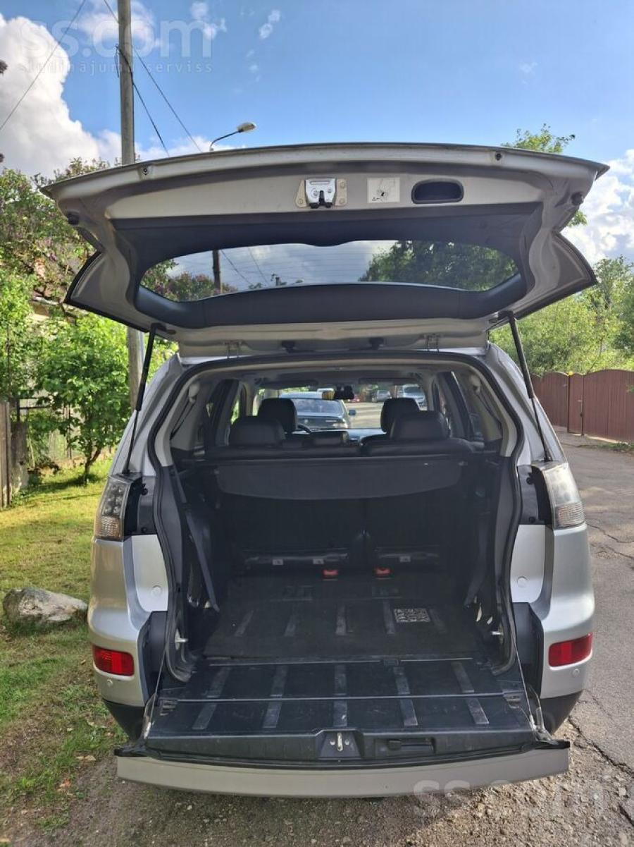 Mitsubishi Outlander 2007 in Riga, with an engine capacity of 2.20 L and mileage of 342 thousand km for 3400 €, photo 16 on AUTOMOTO.COM.LV