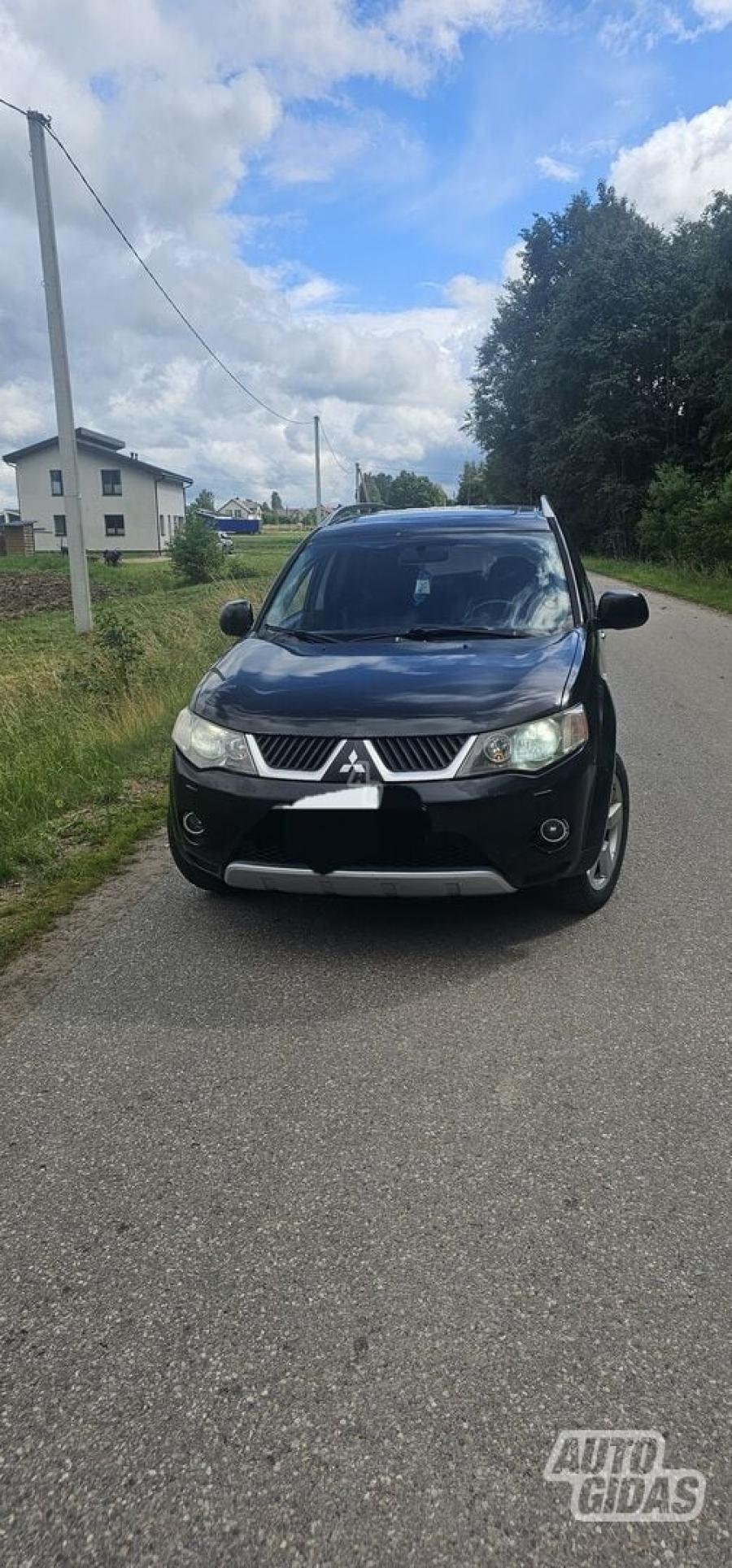 Mitsubishi Outlander 2007 in Vilnius, with an engine capacity of 2.00 L and mileage of 425 thousand km for 2700 €, photo 1 on AUTOMOTO.COM.LV