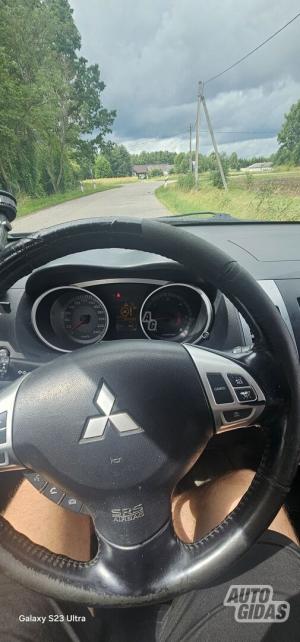 Mitsubishi Outlander 2007 in Vilnius, with an engine capacity of 2.00 L and mileage of 425 thousand km for 2700 €, photo 12 on AUTOMOTO.COM.LV