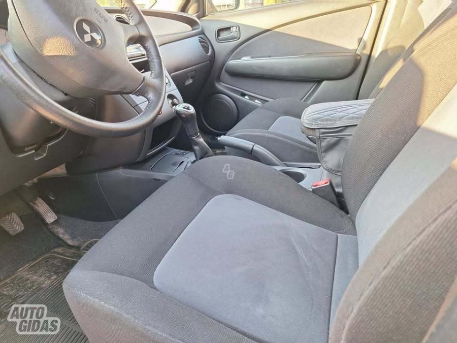 Mitsubishi Outlander 2007 in Vilnius, with an engine capacity of 2.00 L and mileage of 169 thousand km for 2300 €, photo 8 on AUTOMOTO.COM.LV