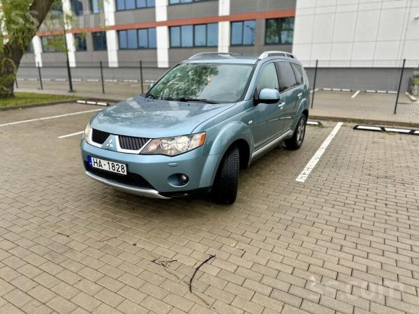 Mitsubishi Outlander 2008 in Jelgava, with an engine capacity of 2.00 L and mileage of 200 thousand km for 3200 €, photo 1 on AUTOMOTO.COM.LV