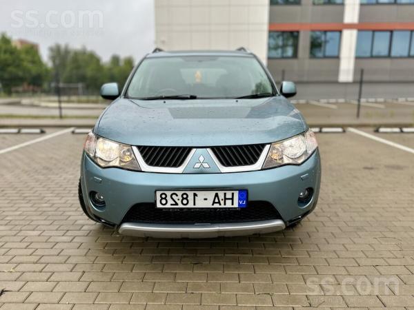 Mitsubishi Outlander 2008 in Jelgava, with an engine capacity of 2.00 L and mileage of 200 thousand km for 3200 €, photo 2 on AUTOMOTO.COM.LV