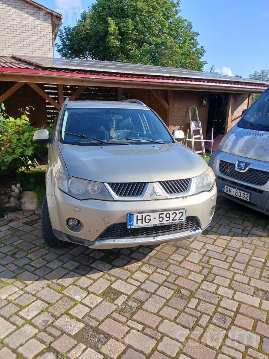 Mitsubishi Outlander 2008 Ogre, ar dzinēja tilpumu 2.00 L un nobraukumu 500 tūkst. km par 2000 €, foto 1 vietnē AUTOMOTO.COM.LV