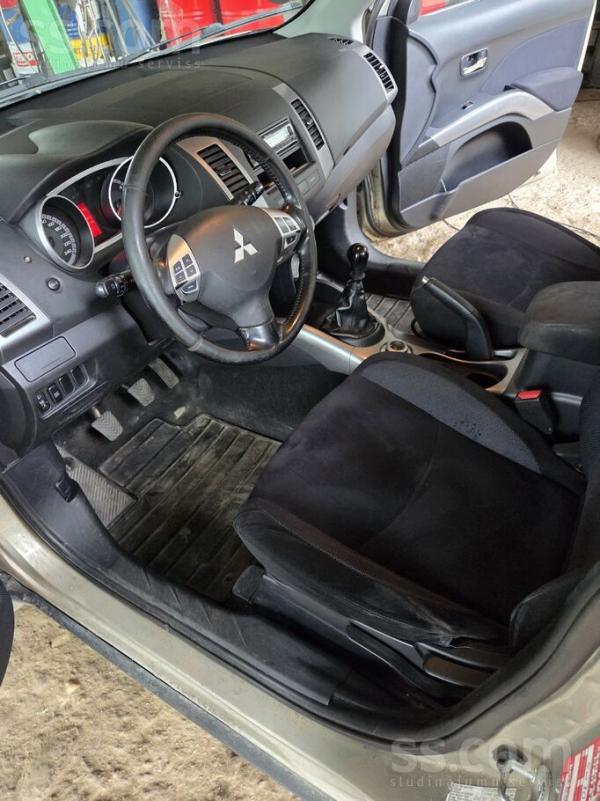 Mitsubishi Outlander 2008 Gulbene, ar dzinēja tilpumu 2.00 L un nobraukumu 339 tūkst. km par 2400 €, foto 9 vietnē AUTOMOTO.COM.LV