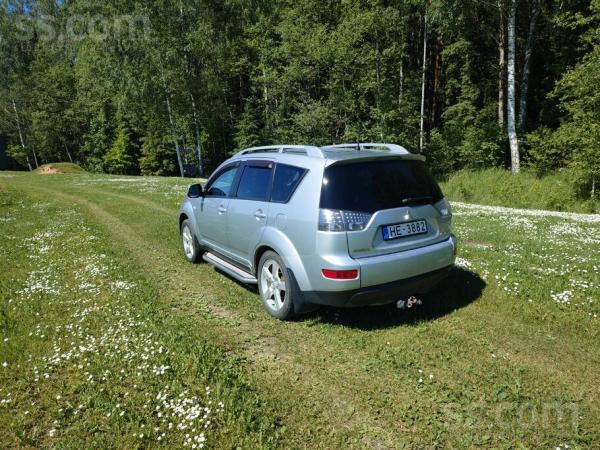 Mitsubishi Outlander 2008 in Valmiera, with an engine capacity of 2.40 L and mileage of 238 thousand km for 2500 €, photo 3 on AUTOMOTO.COM.LV