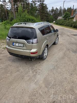Mitsubishi Outlander 2008 in Gulbene, with an engine capacity of 2.00 L and mileage of 339 thousand km for 2200 €, photo 4 on AUTOMOTO.COM.LV