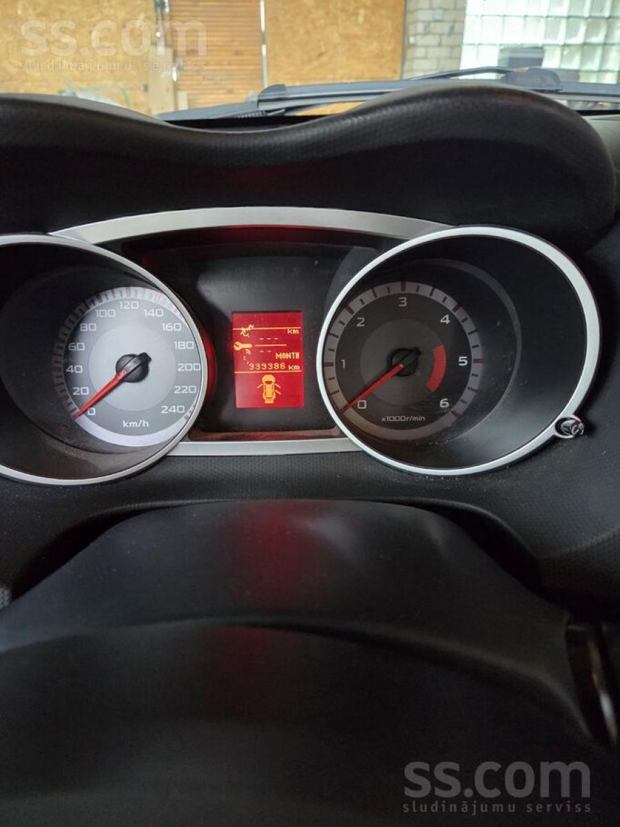 Mitsubishi Outlander 2008 in Gulbene, with an engine capacity of 2.00 L and mileage of 339 thousand km for 2200 €, photo 9 on AUTOMOTO.COM.LV
