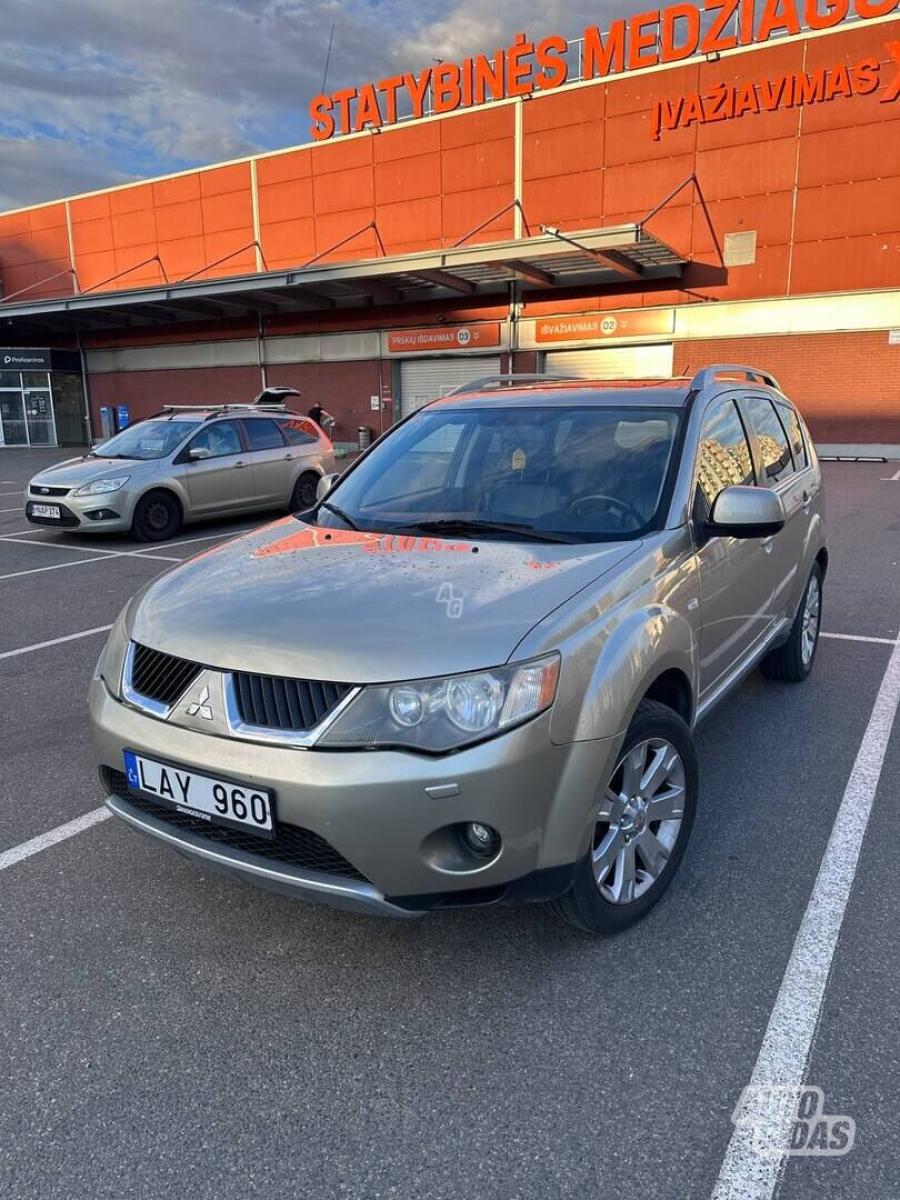 Mitsubishi Outlander 2008 in Vilnius, with an engine capacity of 2.40 L and mileage of 275 thousand km for 3500 €, photo 3 on AUTOMOTO.COM.LV