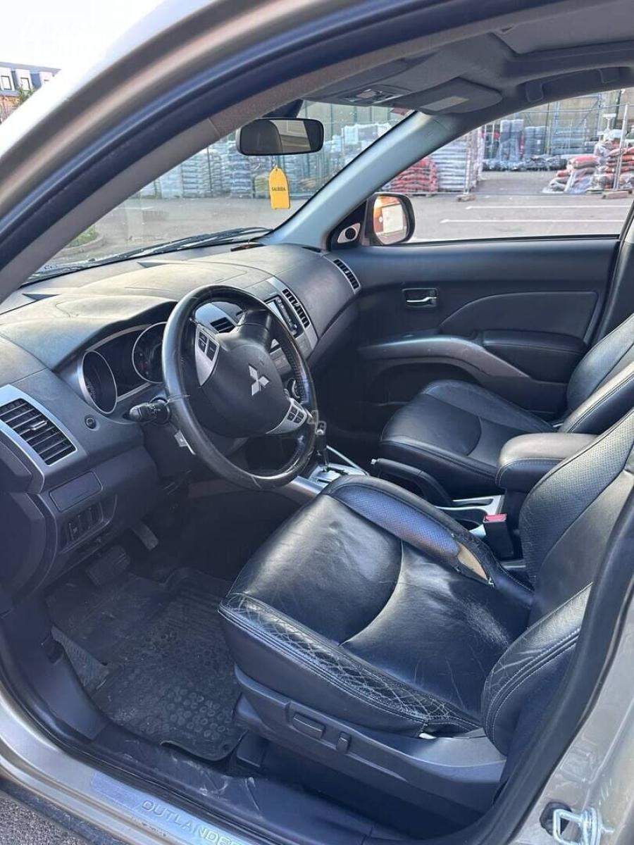 Mitsubishi Outlander 2008 Viļņa, ar dzinēja tilpumu 2.40 L un nobraukumu 275 tūkst. km par 3200 €, foto 8 vietnē AUTOMOTO.COM.LV